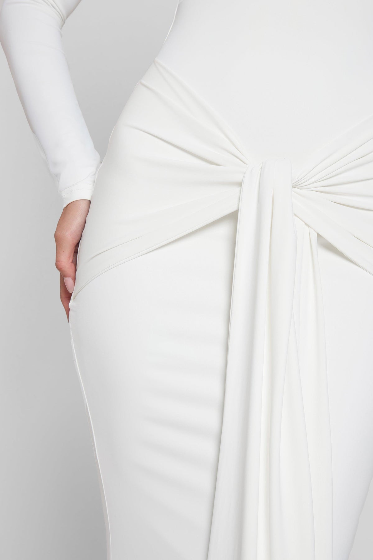 Oasis Knot Maxi Dress - White – LEAU